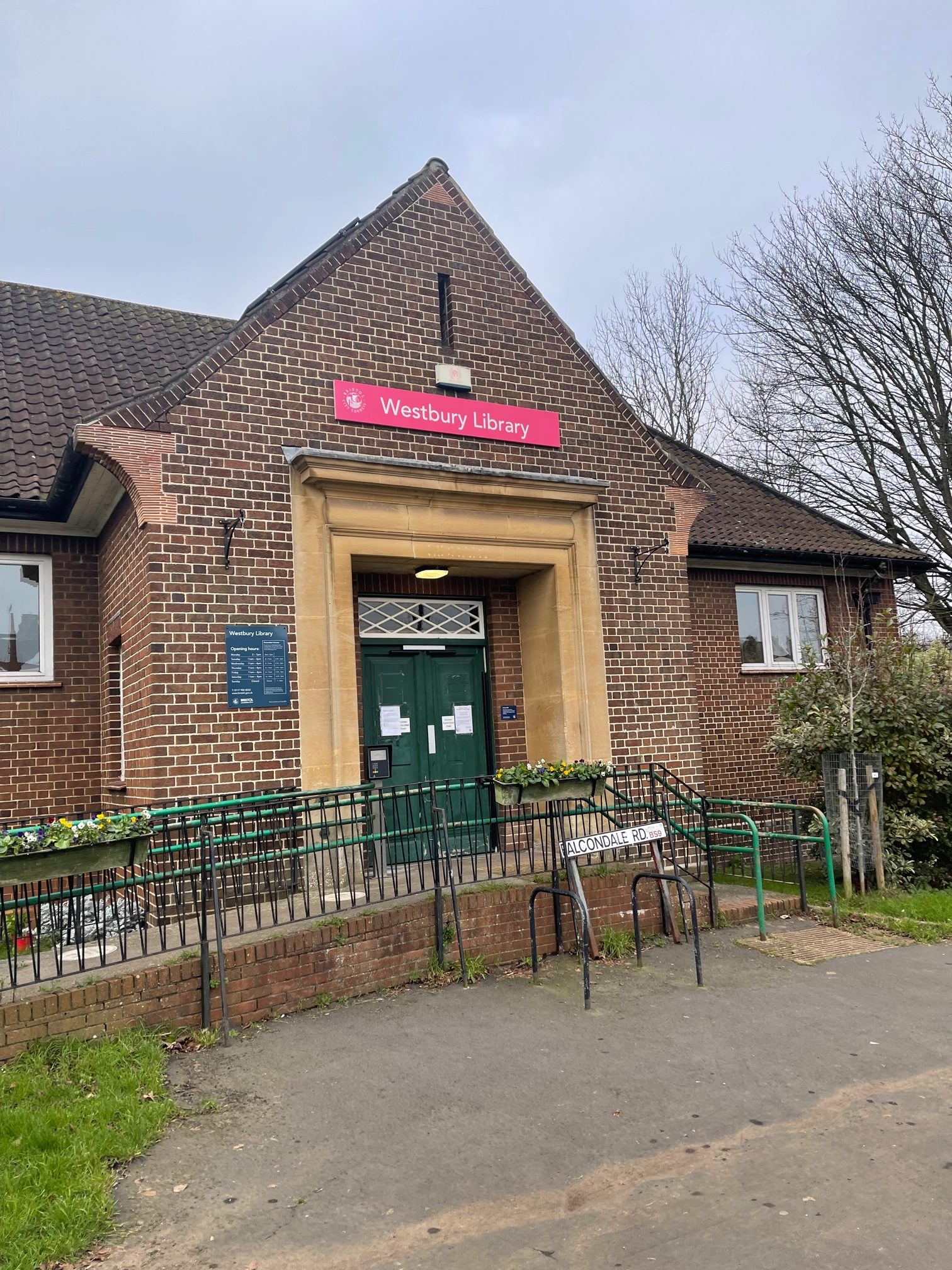 Recruitment freeze forces frequent library closures - Henleaze ...